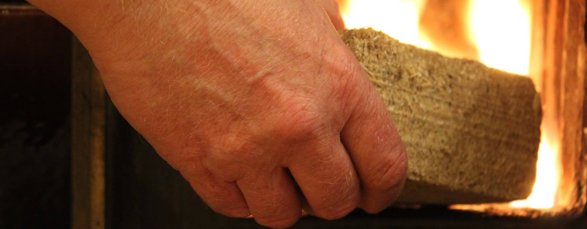 Wie man richtig mit Holz, Pellets und Briketts heizt | kaufbauer.de